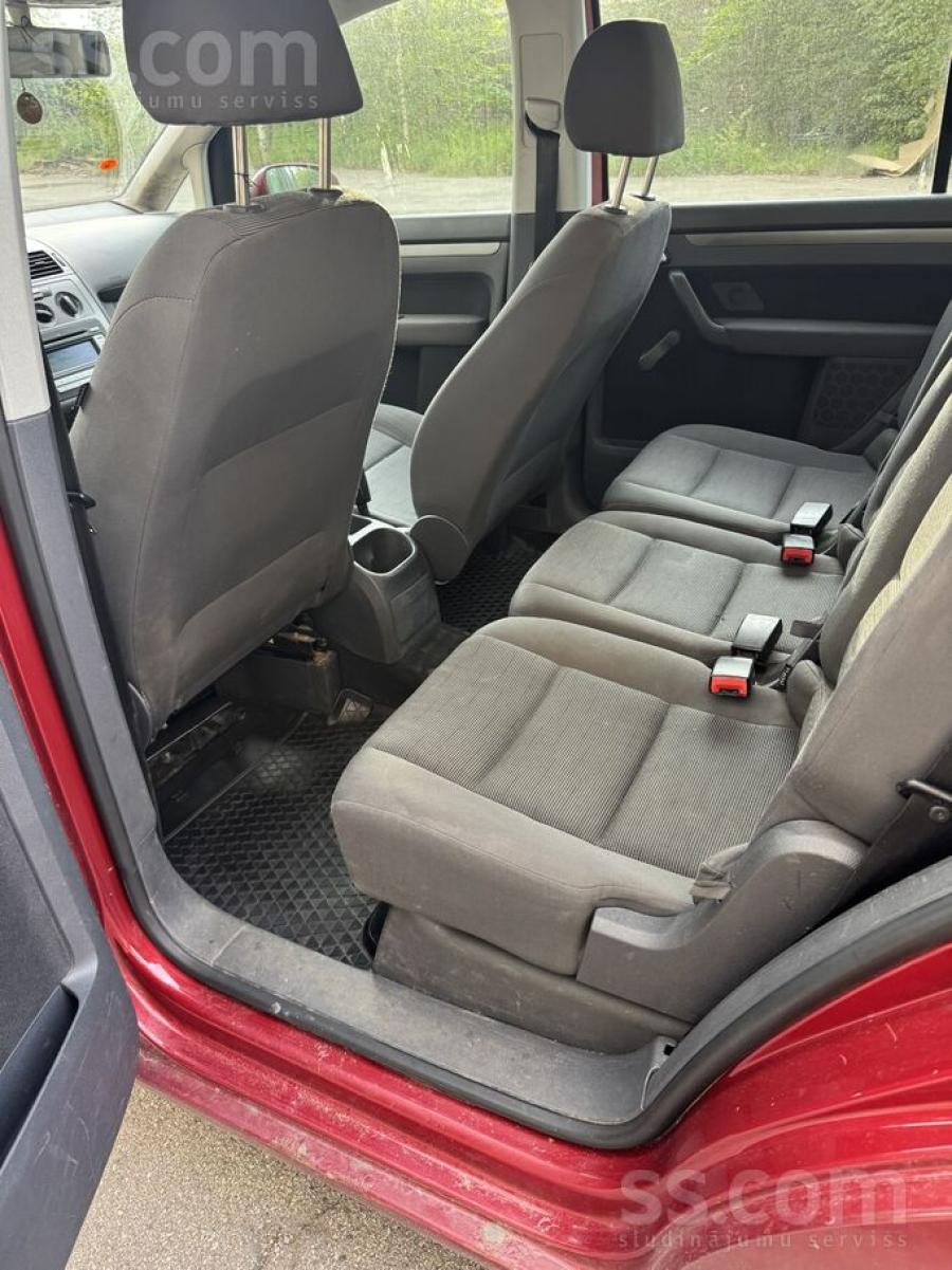 Red Volkswagen Touran 2007 in Riga, with an engine capacity of 1.90 L and mileage of 0 thousand km for 900 €, photo 12 on AUTOMOTO.COM.LV