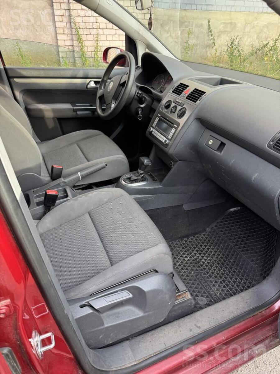 Red Volkswagen Touran 2007 in Riga, with an engine capacity of 1.90 L and mileage of 0 thousand km for 900 €, photo 13 on AUTOMOTO.COM.LV