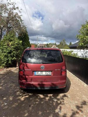 Sarkans Volkswagen Touran 2007 Kauņa, ar dzinēja tilpumu 1.97 L un nobraukumu 392 tūkst. km par 2600 €, foto 4 vietnē AUTOMOTO.COM.LV