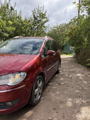 Sarkans Volkswagen Touran 2007 Kauņa, ar dzinēja tilpumu 1.97 L un nobraukumu 392 tūkst. km par 2600 €, foto 6 vietnē AUTOMOTO.COM.LV