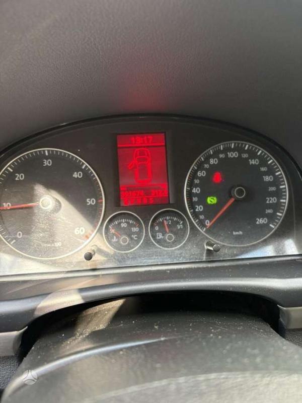 Sarkans Volkswagen Touran 2007 Kauņa, ar dzinēja tilpumu 1.97 L un nobraukumu 392 tūkst. km par 2600 €, foto 7 vietnē AUTOMOTO.COM.LV