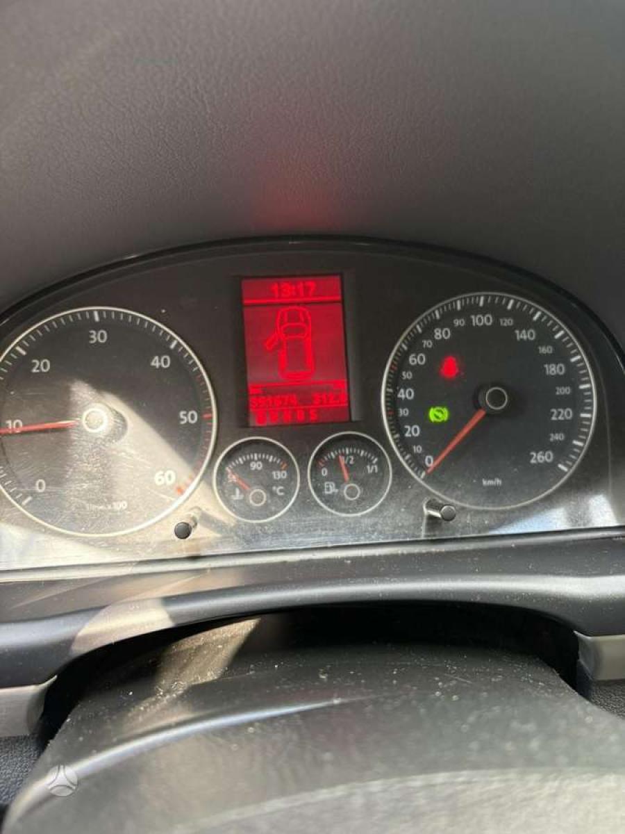 Sarkans Volkswagen Touran 2007 Kauņa, ar dzinēja tilpumu 1.97 L un nobraukumu 392 tūkst. km par 2600 €, foto 7 vietnē AUTOMOTO.COM.LV