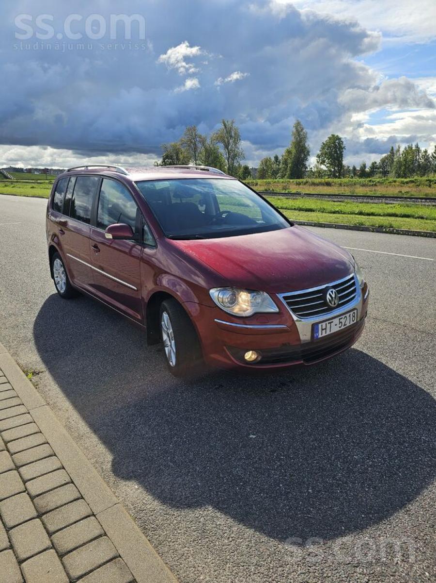 Sarkans Volkswagen Touran 2007 Rēzekne, ar dzinēja tilpumu 2.00 L un nobraukumu 354 tūkst. km par 2350 €, foto 3 vietnē AUTOMOTO.COM.LV