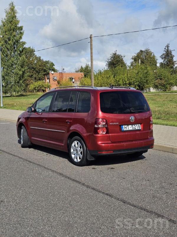 Sarkans Volkswagen Touran 2007 Rēzekne, ar dzinēja tilpumu 2.00 L un nobraukumu 354 tūkst. km par 2850 €, foto 4 vietnē AUTOMOTO.COM.LV