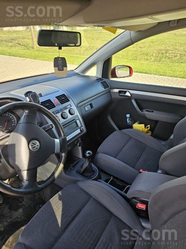 Sarkans Volkswagen Touran 2007 Rēzekne, ar dzinēja tilpumu 2.00 L un nobraukumu 354 tūkst. km par 2850 €, foto 6 vietnē AUTOMOTO.COM.LV