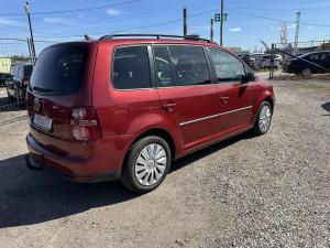 Red Volkswagen Touran 2007 in Kaunas, with an engine capacity of 1.39 L and mileage of 196 thousand km for 3300 €, photo 3 on AUTOMOTO.COM.LV