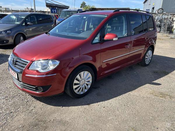 Sarkans Volkswagen Touran 2007 Kauņa, ar dzinēja tilpumu 1.39 L un nobraukumu 196 tūkst. km par 3300 €, foto 9 vietnē AUTOMOTO.COM.LV