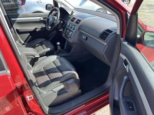Red Volkswagen Touran 2007 in Kaunas, with an engine capacity of 1.39 L and mileage of 196 thousand km for 3300 €, photo 14 on AUTOMOTO.COM.LV