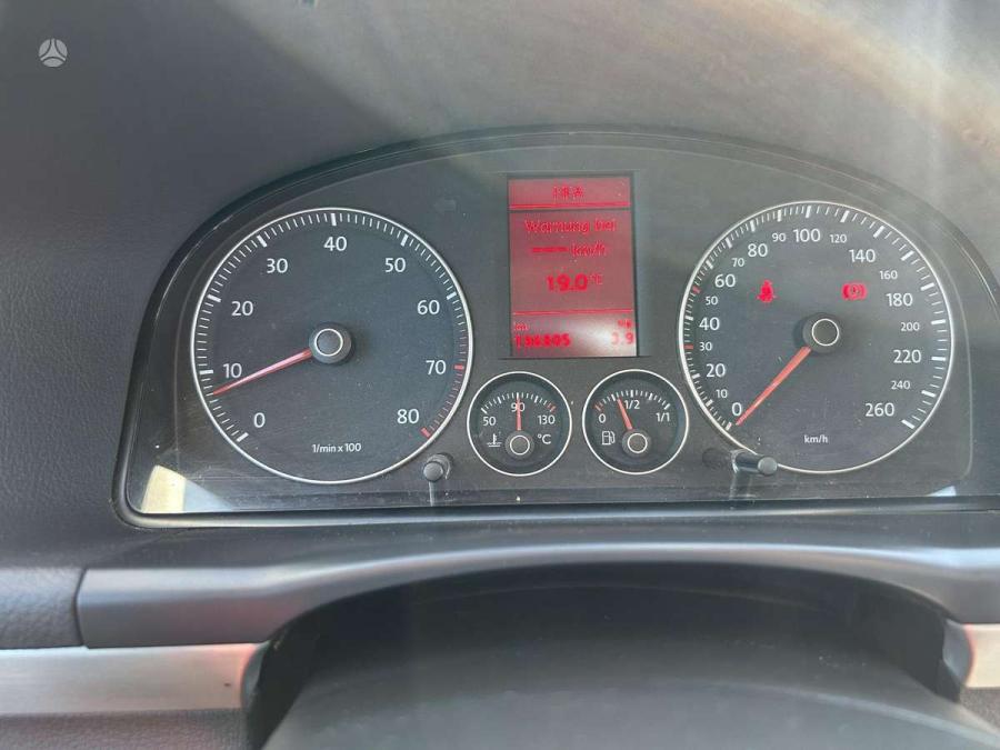 Red Volkswagen Touran 2007 in Kaunas, with an engine capacity of 1.39 L and mileage of 196 thousand km for 3300 €, photo 20 on AUTOMOTO.COM.LV