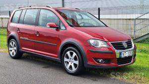 Red Volkswagen Touran 2007 in Riga, with an engine capacity of 1.90 L and mileage of 399 thousand km for 2300 €, photo 3 on AUTOMOTO.COM.LV