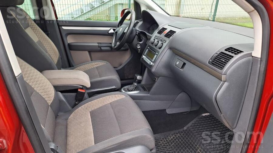 Red Volkswagen Touran 2007 in Riga, with an engine capacity of 1.90 L and mileage of 399 thousand km for 2300 €, photo 7 on AUTOMOTO.COM.LV