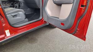 Red Volkswagen Touran 2007 in Riga, with an engine capacity of 1.90 L and mileage of 399 thousand km for 2300 €, photo 23 on AUTOMOTO.COM.LV