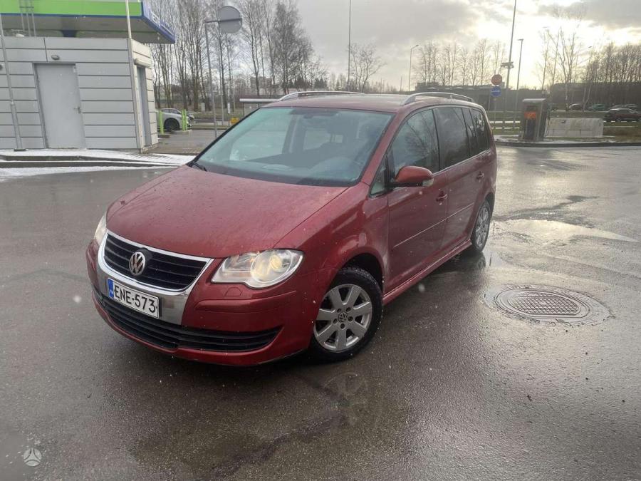 Red Volkswagen Touran 2008 in Siauliai, with an engine capacity of 2.00 L and mileage of 267 thousand km for 2850 €, photo 2 on AUTOMOTO.COM.LV