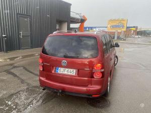 Red Volkswagen Touran 2008 in Siauliai, with an engine capacity of 2.00 L and mileage of 267 thousand km for 2850 €, photo 3 on AUTOMOTO.COM.LV