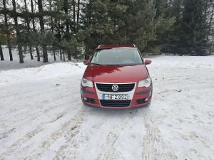 Red Volkswagen Touran 2008 in Panevezys, with an engine capacity of 1.97 L and mileage of 290 thousand km for 3300 €, photo  on AUTOMOTO.COM.LV