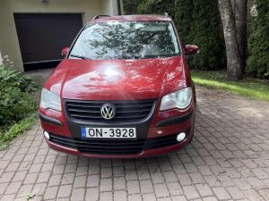 Sarkans Volkswagen Touran 2008 Rīga, ar dzinēja tilpumu 1.39 L un nobraukumu 301 tūkst. km par 2550 €, foto 3 vietnē AUTOMOTO.COM.LV