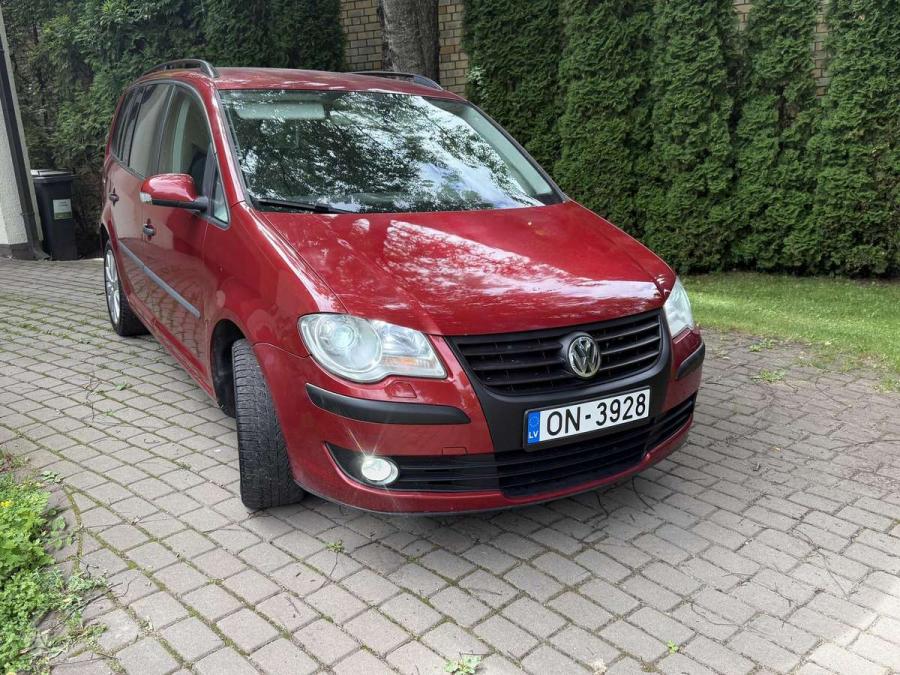 Sarkans Volkswagen Touran 2008 Rīga, ar dzinēja tilpumu 1.39 L un nobraukumu 301 tūkst. km par 2550 €, foto 5 vietnē AUTOMOTO.COM.LV