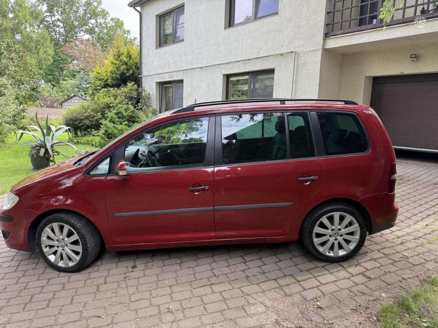 Sarkans Volkswagen Touran 2008 Rīga, ar dzinēja tilpumu 1.39 L un nobraukumu 301 tūkst. km par 2550 €, foto 11 vietnē AUTOMOTO.COM.LV