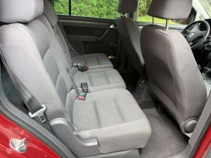 Sarkans Volkswagen Touran 2008 Rīga, ar dzinēja tilpumu 1.39 L un nobraukumu 301 tūkst. km par 2550 €, foto 13 vietnē AUTOMOTO.COM.LV