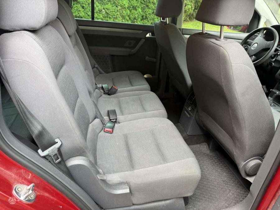 Sarkans Volkswagen Touran 2008 Rīga, ar dzinēja tilpumu 1.39 L un nobraukumu 301 tūkst. km par 2550 €, foto 13 vietnē AUTOMOTO.COM.LV