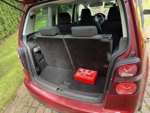 Sarkans Volkswagen Touran 2008 Rīga, ar dzinēja tilpumu 1.39 L un nobraukumu 301 tūkst. km par 2550 €, foto 16 vietnē AUTOMOTO.COM.LV