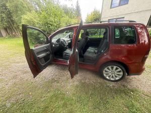 Sarkans Volkswagen Touran 2008 Rīga, ar dzinēja tilpumu 1.39 L un nobraukumu 301 tūkst. km par 2550 €, foto 18 vietnē AUTOMOTO.COM.LV