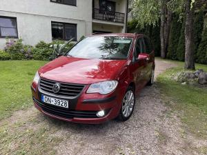Sarkans Volkswagen Touran 2008 Rīga, ar dzinēja tilpumu 1.39 L un nobraukumu 301 tūkst. km par 2550 €, foto 19 vietnē AUTOMOTO.COM.LV