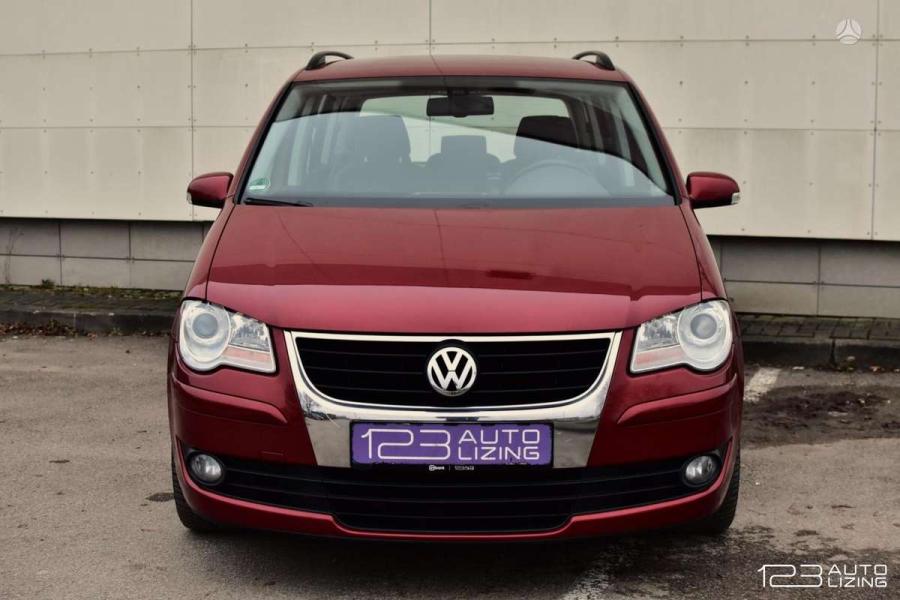 Red Volkswagen Touran 2009 in Kretinga, with an engine capacity of 1.40 L and mileage of 142 thousand km for 4999 €, photo 3 on AUTOMOTO.COM.LV