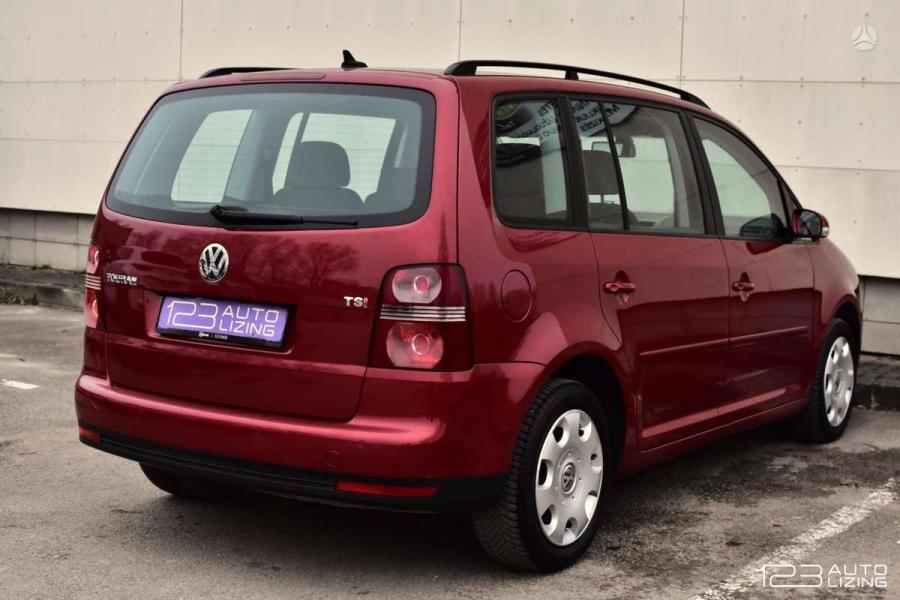 Red Volkswagen Touran 2009 in Kretinga, with an engine capacity of 1.40 L and mileage of 142 thousand km for 4999 €, photo 9 on AUTOMOTO.COM.LV