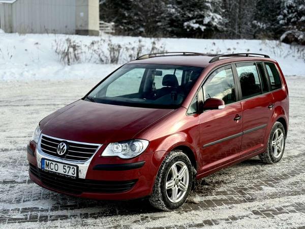 Sarkans Volkswagen Touran 2009 Viļņa, ar dzinēja tilpumu 1.90 L un nobraukumu 275 tūkst. km par 3500 €, foto 2 vietnē AUTOMOTO.COM.LV