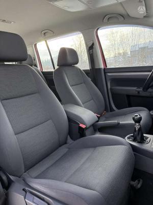 Sarkans Volkswagen Touran 2009 Viļņa, ar dzinēja tilpumu 1.90 L un nobraukumu 280 tūkst. km par 3500 €, foto 7 vietnē AUTOMOTO.COM.LV