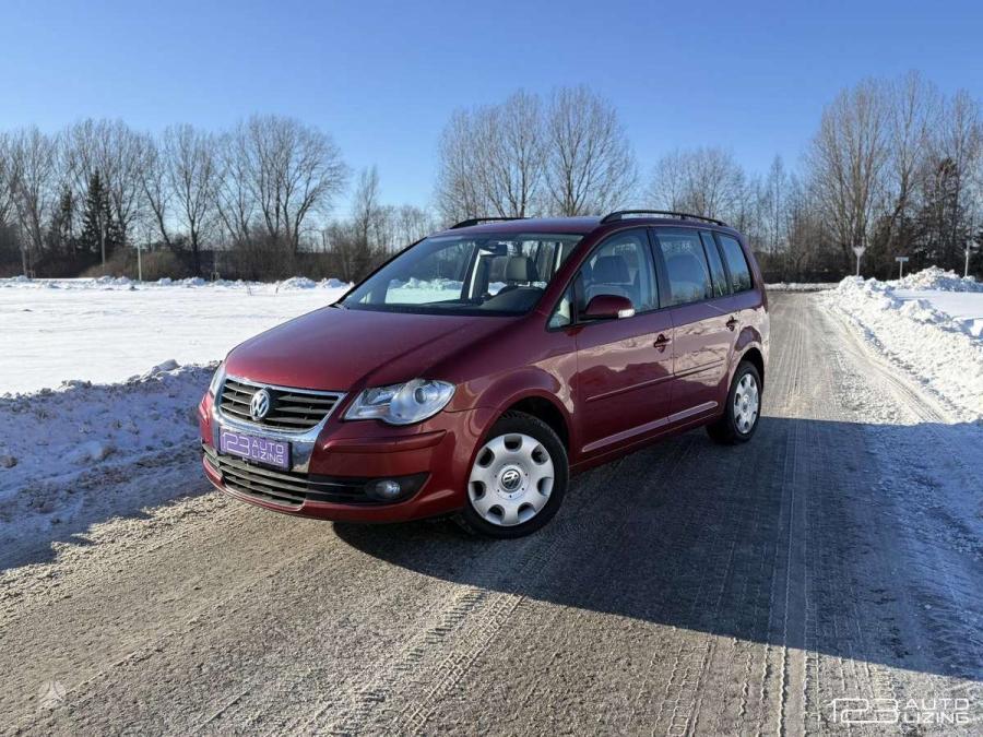 Red Volkswagen Touran 2009 in Kretinga, with an engine capacity of 1.40 L and mileage of 142 thousand km for 4999 €, photo 1 on AUTOMOTO.COM.LV