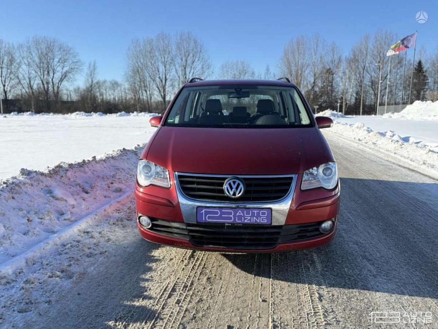 Red Volkswagen Touran 2009 in Kretinga, with an engine capacity of 1.40 L and mileage of 142 thousand km for 4999 €, photo 3 on AUTOMOTO.COM.LV