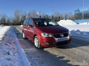 Red Volkswagen Touran 2009 in Kretinga, with an engine capacity of 1.40 L and mileage of 142 thousand km for 4999 €, photo 4 on AUTOMOTO.COM.LV