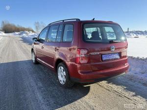 Red Volkswagen Touran 2009 in Kretinga, with an engine capacity of 1.40 L and mileage of 142 thousand km for 4999 €, photo 5 on AUTOMOTO.COM.LV
