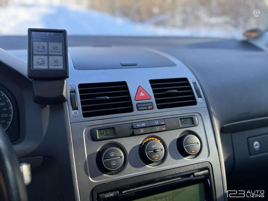 Red Volkswagen Touran 2009 in Kretinga, with an engine capacity of 1.40 L and mileage of 142 thousand km for 4999 €, photo 18 on AUTOMOTO.COM.LV