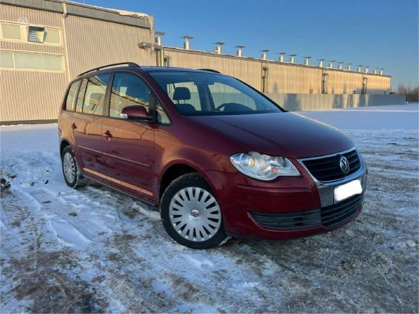Red Volkswagen Touran 2009 in Taurage, with an engine capacity of 1.40 L and mileage of 198 thousand km for 2550 €, photo 2 on AUTOMOTO.COM.LV