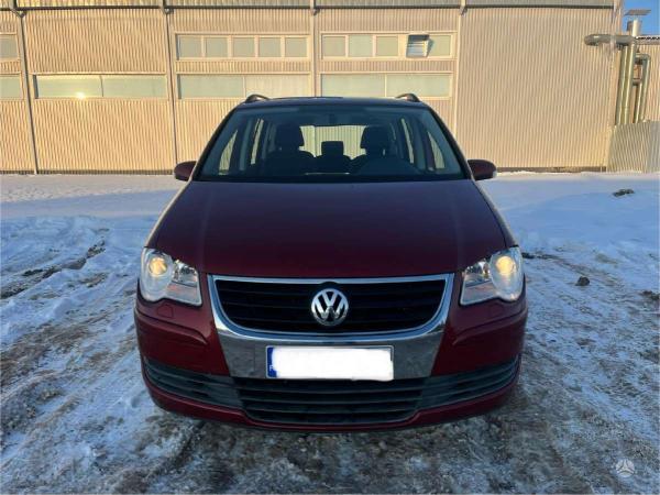 Red Volkswagen Touran 2009 in Taurage, with an engine capacity of 1.40 L and mileage of 198 thousand km for 2550 €, photo 3 on AUTOMOTO.COM.LV