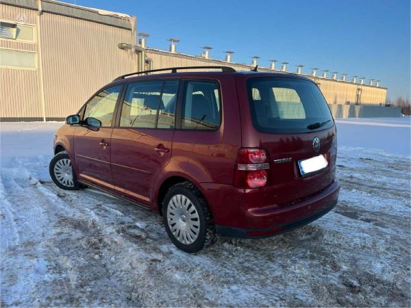 Red Volkswagen Touran 2009 in Taurage, with an engine capacity of 1.40 L and mileage of 198 thousand km for 2550 €, photo 4 on AUTOMOTO.COM.LV