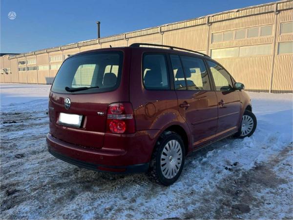 Red Volkswagen Touran 2009 in Taurage, with an engine capacity of 1.40 L and mileage of 198 thousand km for 2550 €, photo 5 on AUTOMOTO.COM.LV