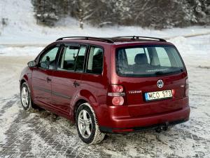 Red Volkswagen Touran 2010 in Vilnius, with an engine capacity of 1.90 L and mileage of 268 thousand km for 2900 €, photo 3 on AUTOMOTO.COM.LV