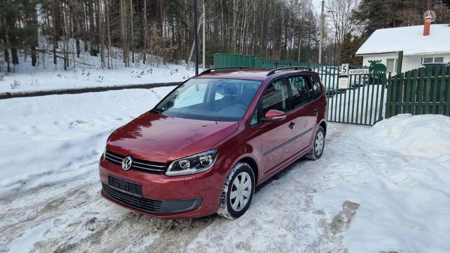 Sarkans Volkswagen Touran 2010 Viļņa, ar dzinēja tilpumu 1.20 L un nobraukumu 235 tūkst. km par 4500 €, foto 3 vietnē AUTOMOTO.COM.LV
