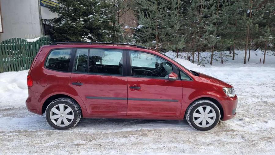 Sarkans Volkswagen Touran 2010 Viļņa, ar dzinēja tilpumu 1.20 L un nobraukumu 235 tūkst. km par 4500 €, foto 6 vietnē AUTOMOTO.COM.LV