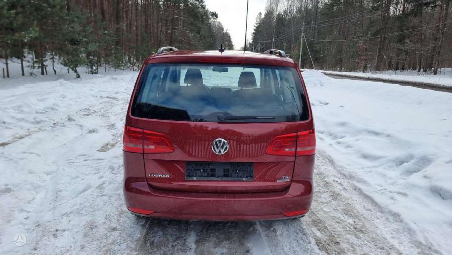 Sarkans Volkswagen Touran 2010 Viļņa, ar dzinēja tilpumu 1.20 L un nobraukumu 235 tūkst. km par 4500 €, foto 19 vietnē AUTOMOTO.COM.LV