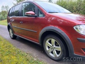Красный Фольксваген Туран 2010 в Лудза, объемом двигателя 1.90 л и пробегом 211 тыс. км за 4890 €, фото 11 на AUTOMOTO.COM.LV