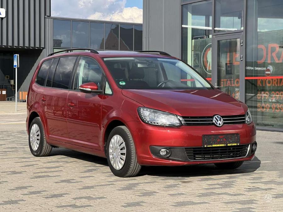 Red Volkswagen Touran 2011 in Siauliai, with an engine capacity of 1.39 L and mileage of 209 thousand km for 5200 €, photo 2 on AUTOMOTO.COM.LV
