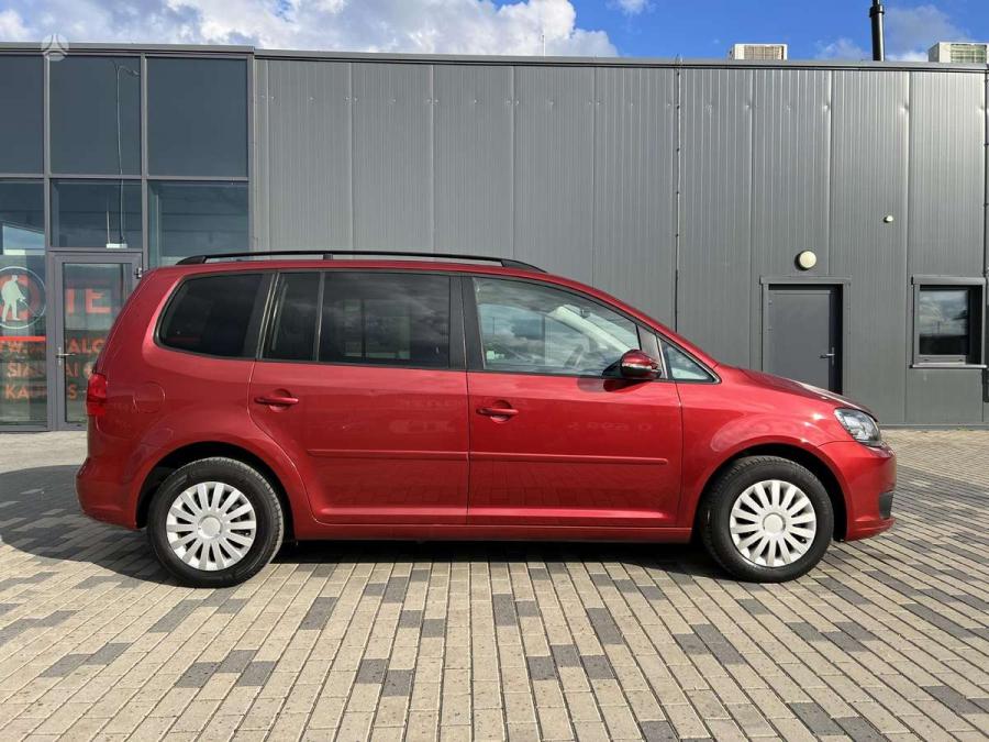 Sarkans Volkswagen Touran 2011 Šauļi, ar dzinēja tilpumu 1.39 L un nobraukumu 209 tūkst. km par 5200 €, foto 5 vietnē AUTOMOTO.COM.LV