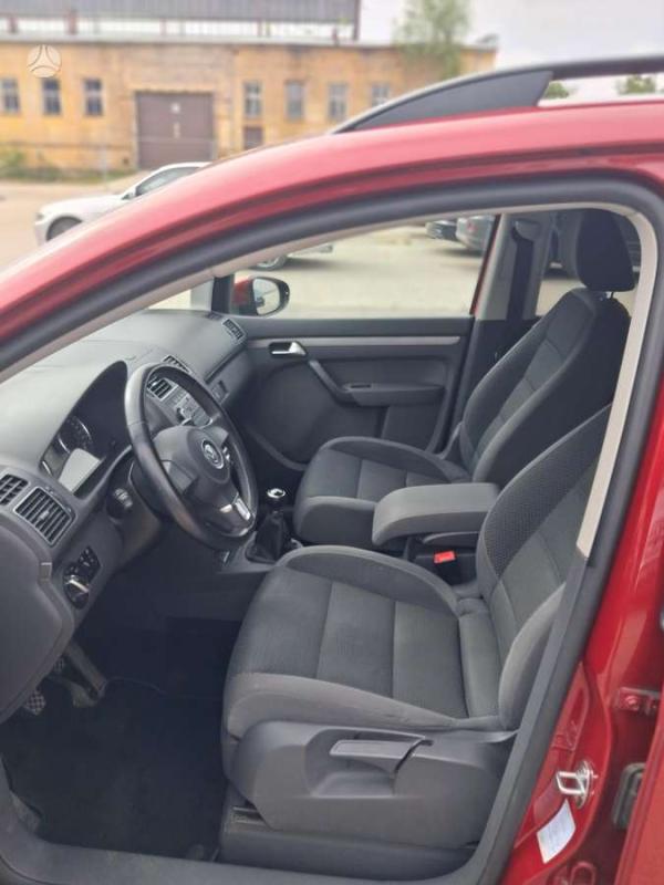 Red Volkswagen Touran 2011 in Rokiskis, with an engine capacity of 1.60 L and mileage of 272 thousand km for 3850 €, photo 8 on AUTOMOTO.COM.LV