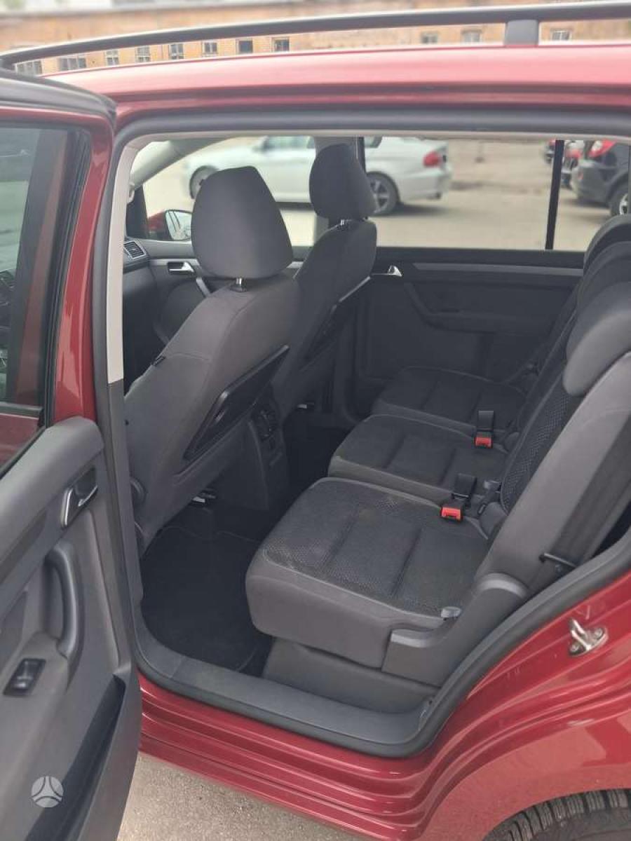 Sarkans Volkswagen Touran 2011 Rokiškis, ar dzinēja tilpumu 1.60 L un nobraukumu 272 tūkst. km par 3850 €, foto 10 vietnē AUTOMOTO.COM.LV