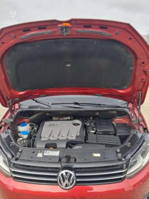 Sarkans Volkswagen Touran 2011 Rokiškis, ar dzinēja tilpumu 1.60 L un nobraukumu 272 tūkst. km par 3850 €, foto 12 vietnē AUTOMOTO.COM.LV